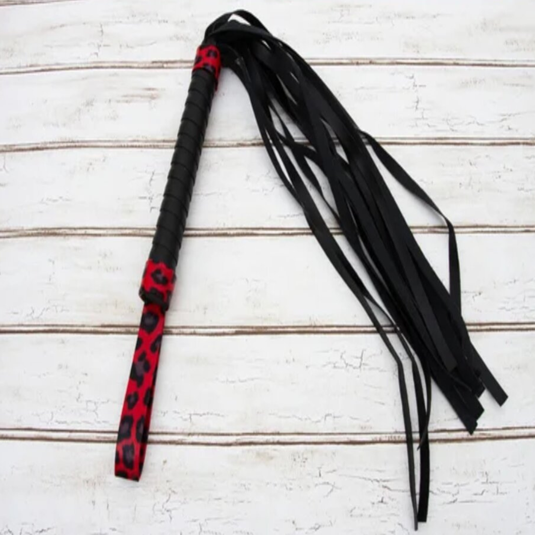 Chicote de Bdsm Em Tiras no Modelo Flogger Leopardo Vermelho - Loja Pimenta